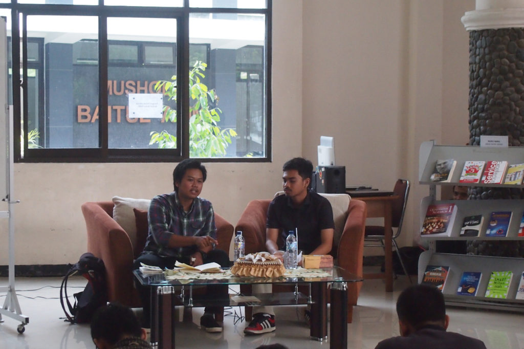 Mengulik Literasi melalui Bedah Buku Dongeng Panjang Literasi Indonesia bersama Arwin Anindyka ...